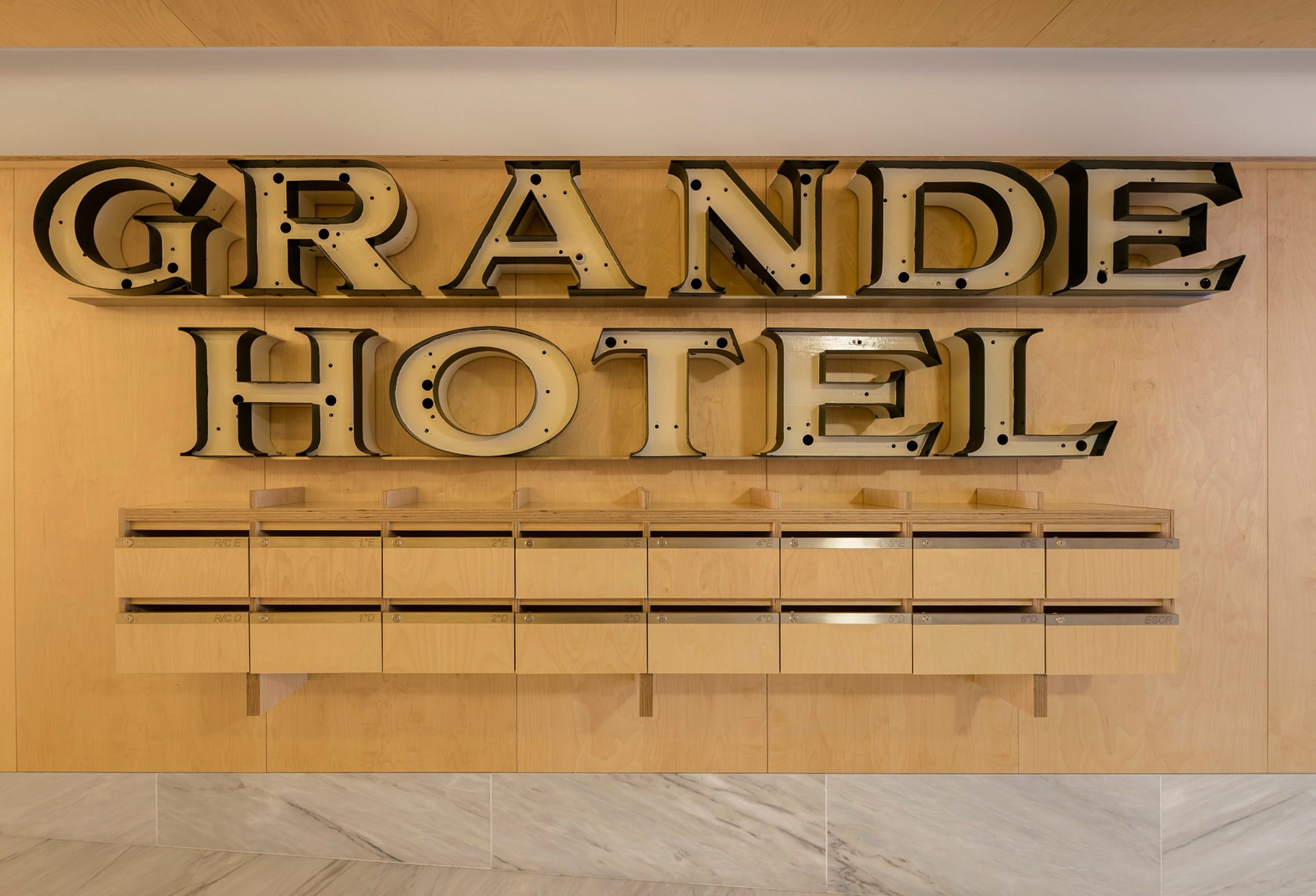 Grande Hotel - Stone